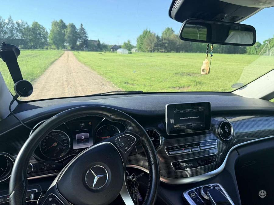 Black Mercedes-Benz V 250 2019 in Vilnius, with an engine capacity of 1.95 L and mileage of 260 thousand km for 25700 €, photo 4 on AUTOMOTO.COM.LV