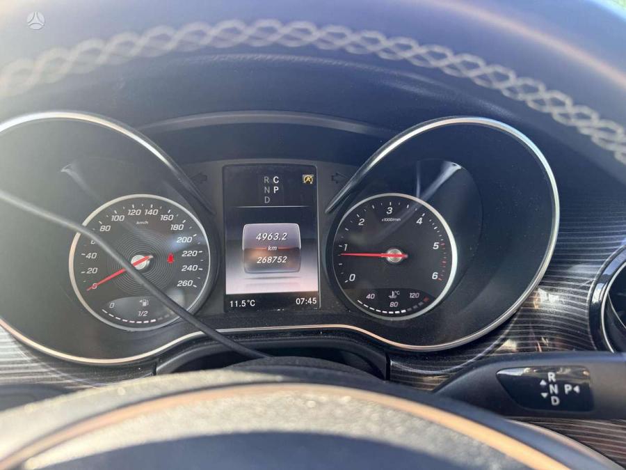 Black Mercedes-Benz V 250 2019 in Vilnius, with an engine capacity of 1.95 L and mileage of 260 thousand km for 25700 €, photo 6 on AUTOMOTO.COM.LV