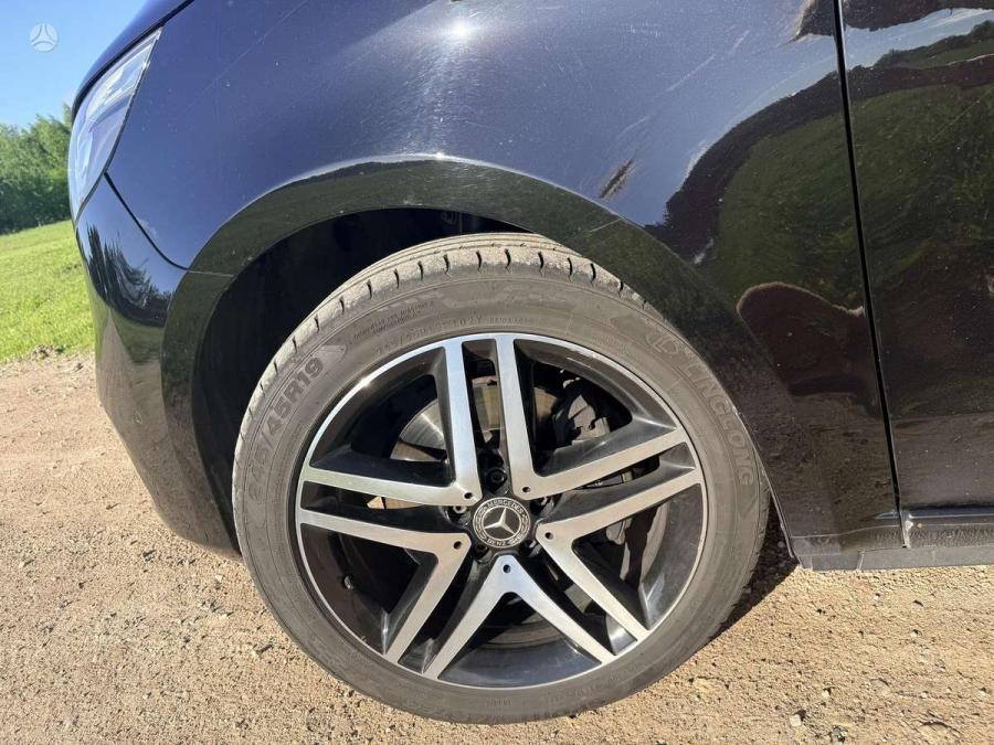 Black Mercedes-Benz V 250 2019 in Vilnius, with an engine capacity of 1.95 L and mileage of 260 thousand km for 25700 €, photo 10 on AUTOMOTO.COM.LV