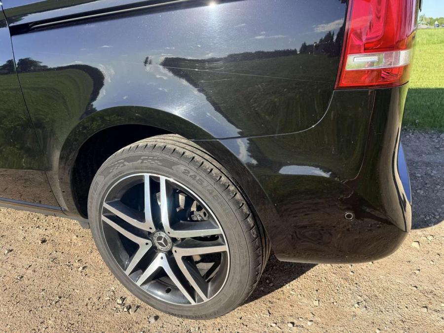 Black Mercedes-Benz V 250 2019 in Vilnius, with an engine capacity of 1.95 L and mileage of 260 thousand km for 25700 €, photo 11 on AUTOMOTO.COM.LV
