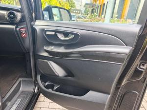 Black Mercedes-Benz V 250 2019 in Taurage, with an engine capacity of 2.00 L and mileage of 350 thousand km for 25400 €, photo 13 on AUTOMOTO.COM.LV