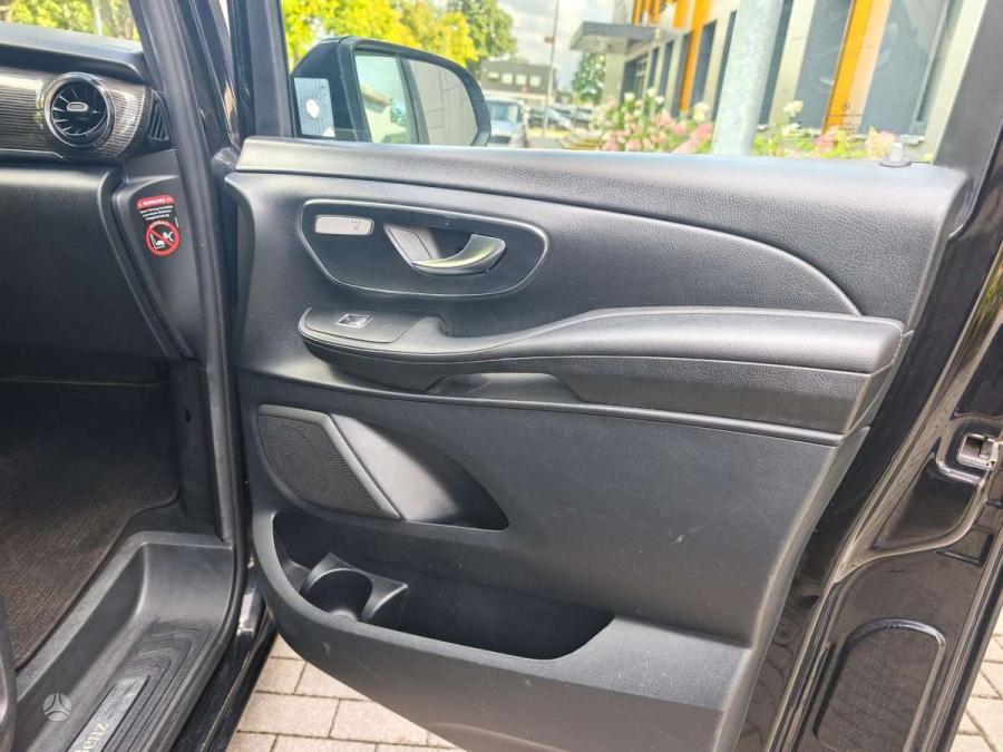Black Mercedes-Benz V 250 2019 in Taurage, with an engine capacity of 2.00 L and mileage of 350 thousand km for 25400 €, photo 13 on AUTOMOTO.COM.LV