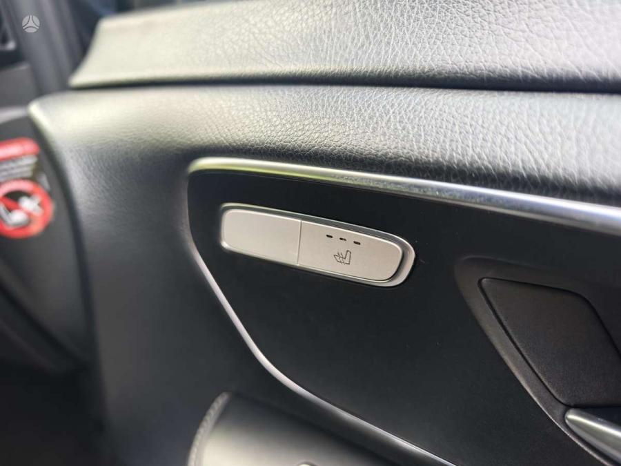 Black Mercedes-Benz V 250 2019 in Taurage, with an engine capacity of 2.00 L and mileage of 350 thousand km for 25400 €, photo 14 on AUTOMOTO.COM.LV