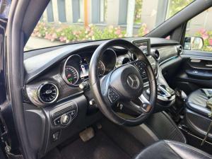 Black Mercedes-Benz V 250 2019 in Taurage, with an engine capacity of 2.00 L and mileage of 350 thousand km for 25400 €, photo 25 on AUTOMOTO.COM.LV