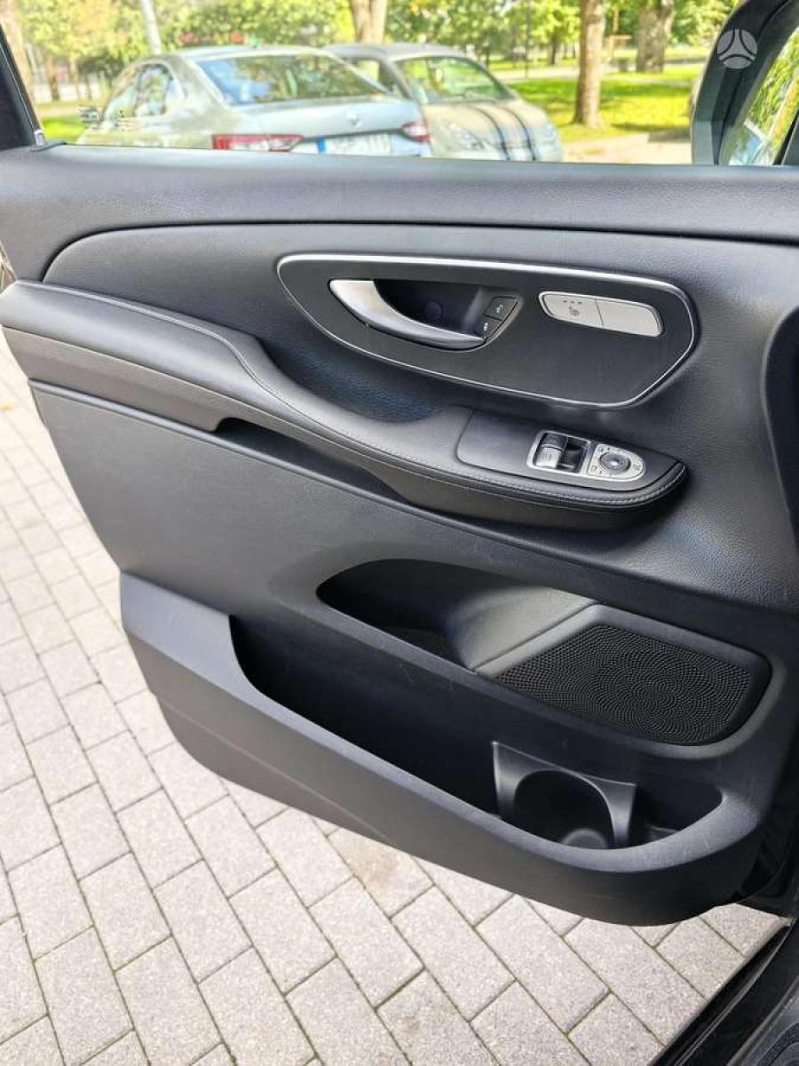 Black Mercedes-Benz V 250 2019 in Taurage, with an engine capacity of 2.00 L and mileage of 350 thousand km for 25400 €, photo 31 on AUTOMOTO.COM.LV