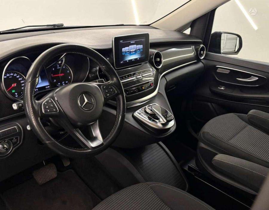 Melns Mercedes-Benz V 250 2020 Marijampole, ar dzinēja tilpumu 3.00 L un nobraukumu 162 tūkst. km par 34500 €, foto 24 vietnē AUTOMOTO.COM.LV