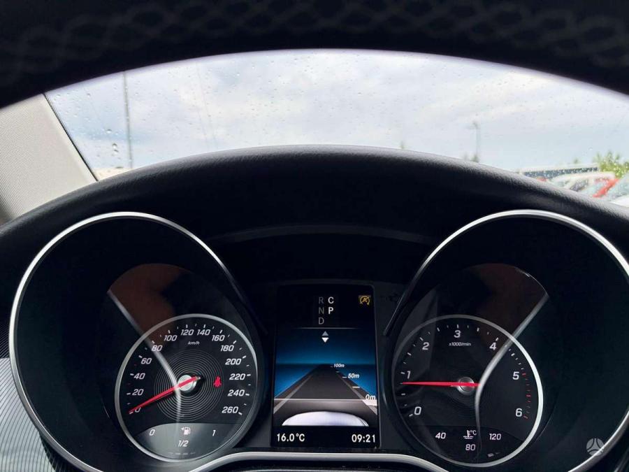 Black Mercedes-Benz V 250 2021 in Vilnius, with an engine capacity of 1.95 L and mileage of 159 thousand km for 29850 €, photo 19 on AUTOMOTO.COM.LV
