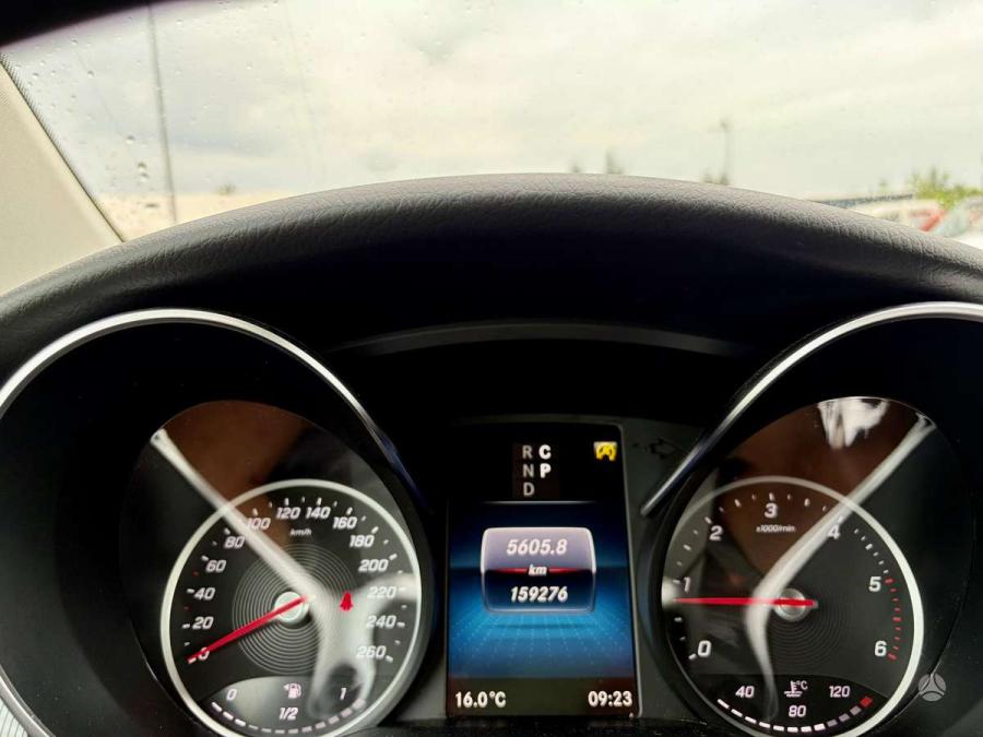 Black Mercedes-Benz V 250 2021 in Vilnius, with an engine capacity of 1.95 L and mileage of 159 thousand km for 29850 €, photo 20 on AUTOMOTO.COM.LV