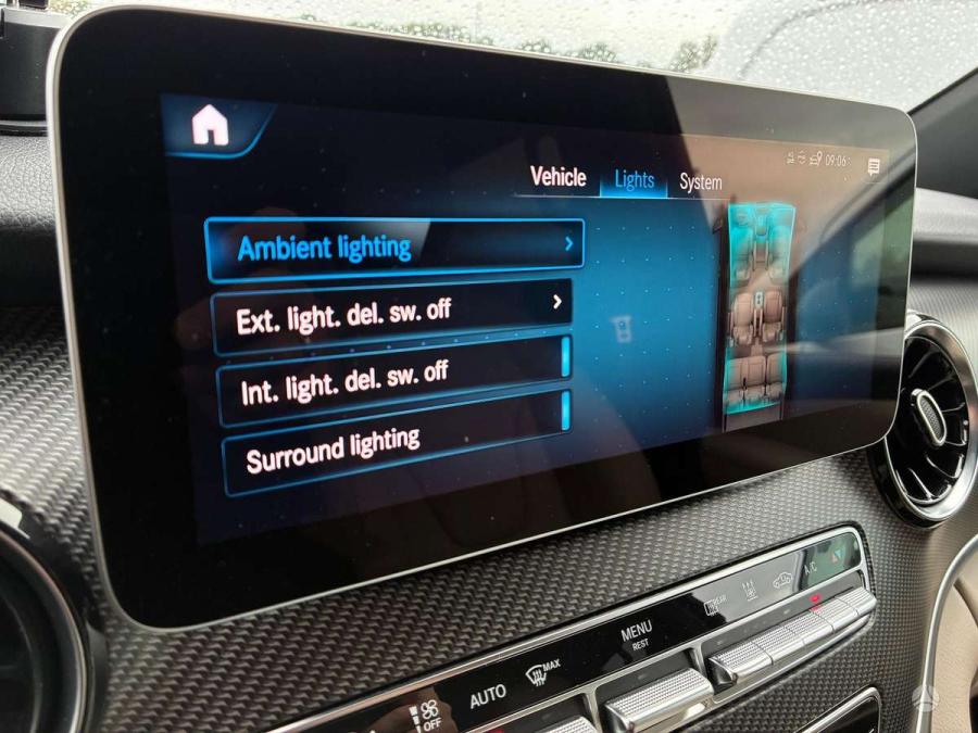 Black Mercedes-Benz V 250 2023 in Kaunas, with an engine capacity of 1.95 L and mileage of 129 thousand km for 49875 €, photo 24 on AUTOMOTO.COM.LV