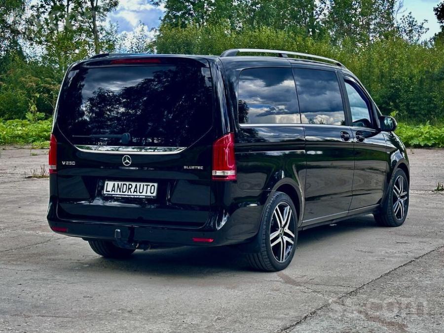 Black Mercedes-Benz V 250 2014 in Tukums, with an engine capacity of 2.20 L and mileage of 291 thousand km for 27900 €, photo 6 on AUTOMOTO.COM.LV