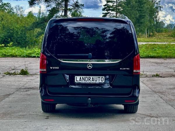 Melns Mercedes-Benz V 250 2014 Tukums, ar dzinēja tilpumu 2.20 L un nobraukumu 291 tūkst. km par 27900 €, foto 6 vietnē AUTOMOTO.COM.LV