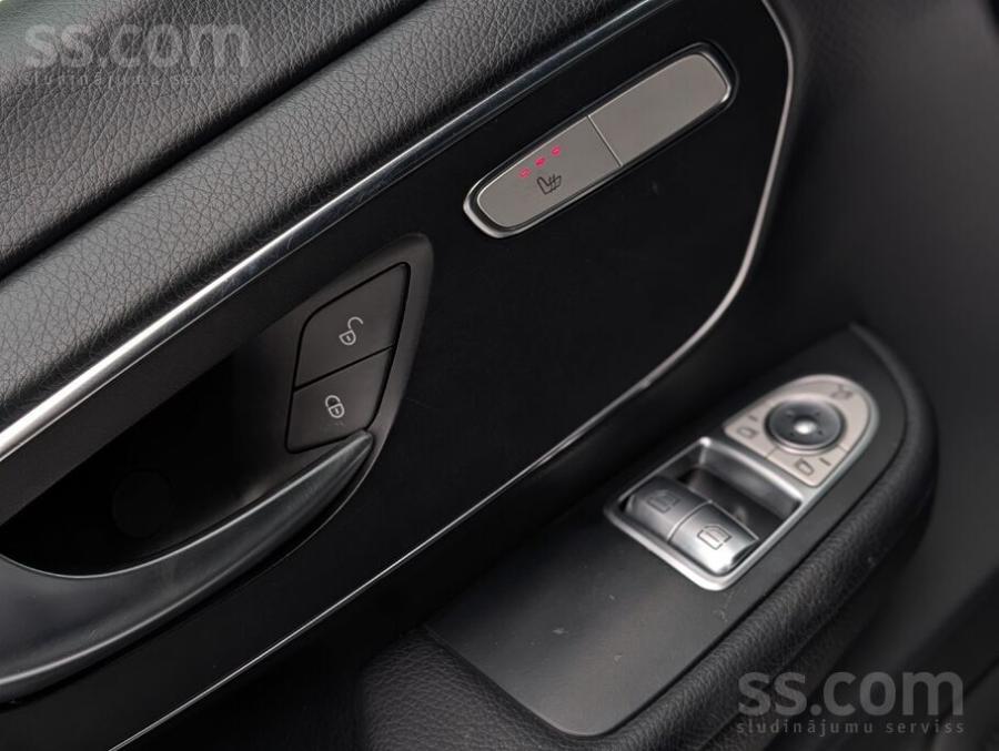 Black Mercedes-Benz V 250 2014 in Jurmala, with an engine capacity of 2.10 L and mileage of 0 thousand km for 17750 €, photo 14 on AUTOMOTO.COM.LV