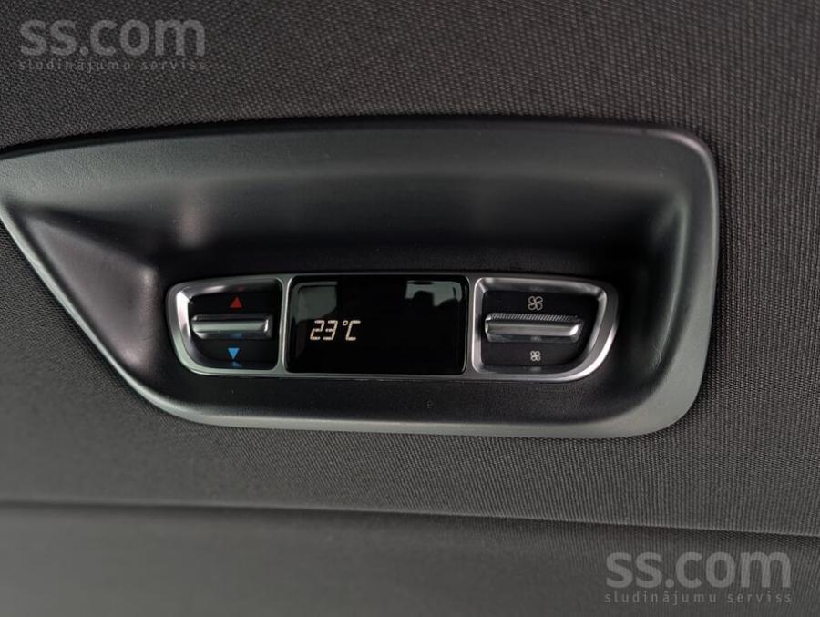 Black Mercedes-Benz V 250 2014 in Jurmala, with an engine capacity of 2.10 L and mileage of 0 thousand km for 17750 €, photo 24 on AUTOMOTO.COM.LV