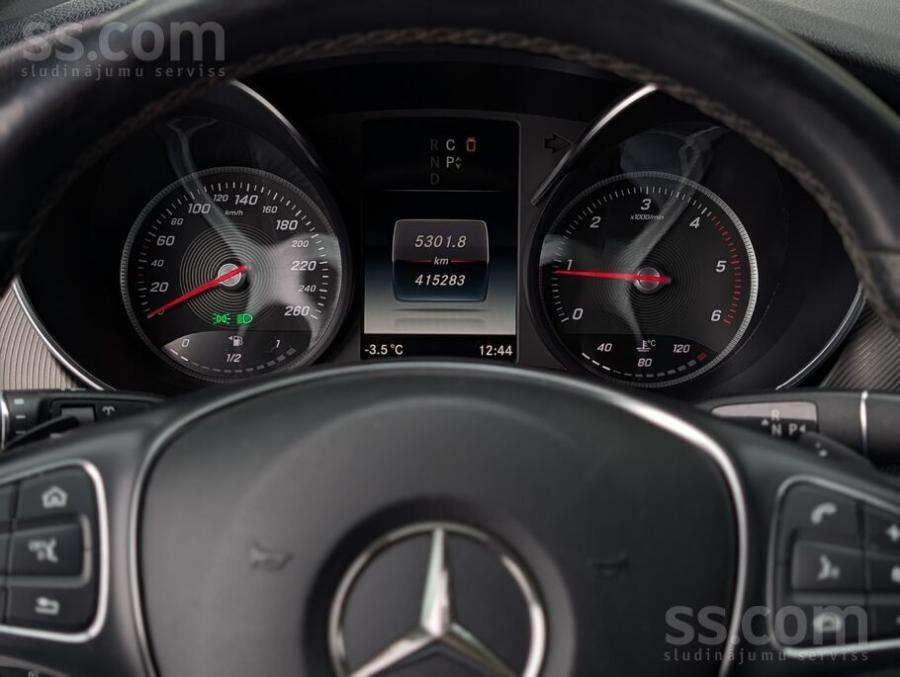 Black Mercedes-Benz V 250 2014 in Jurmala, with an engine capacity of 2.10 L and mileage of 0 thousand km for 17750 €, photo 31 on AUTOMOTO.COM.LV