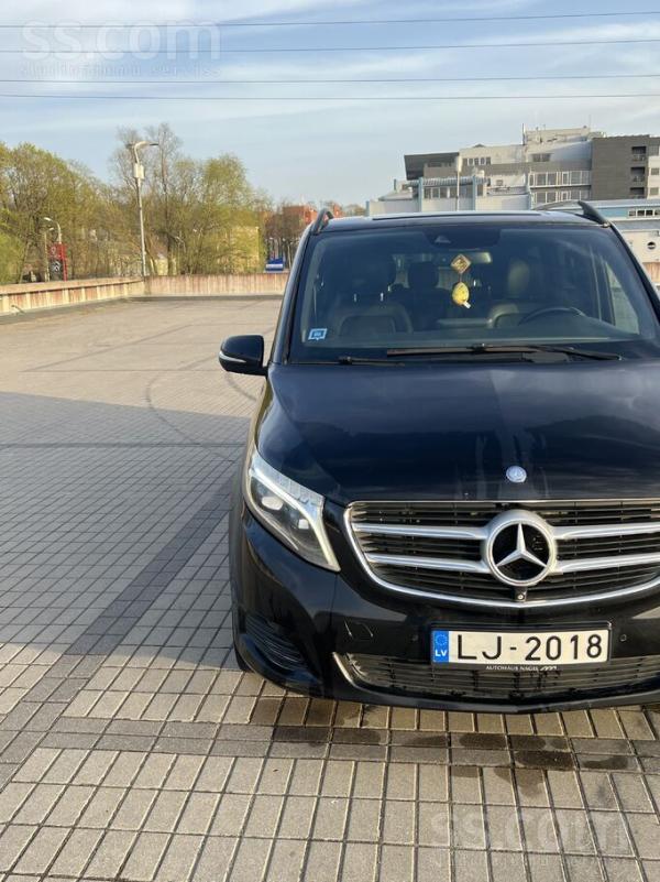 Black Mercedes-Benz V 250 2015 in Riga, with an engine capacity of 2.20 L and mileage of 375 thousand km for 23666 €, photo 1 on AUTOMOTO.COM.LV