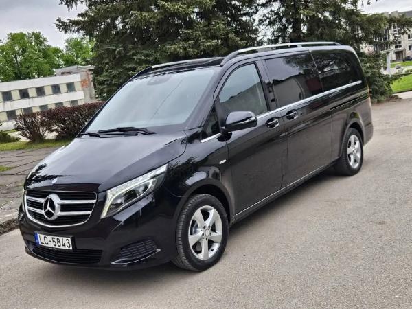 Black Mercedes-Benz V 250 2016 in Jekabpils, with an engine capacity of 2.20 L and mileage of 255 thousand km for 26990 €, photo 1 on AUTOMOTO.COM.LV