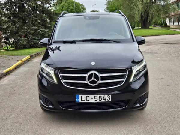 Black Mercedes-Benz V 250 2016 in Jekabpils, with an engine capacity of 2.20 L and mileage of 255 thousand km for 26990 €, photo 3 on AUTOMOTO.COM.LV