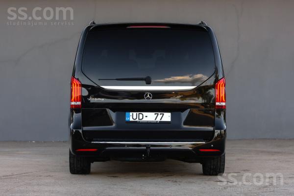 Black Mercedes-Benz V 250 2017 in Jelgava, with an engine capacity of 2.10 L and mileage of 79 thousand km for 40000 €, photo 6 on AUTOMOTO.COM.LV