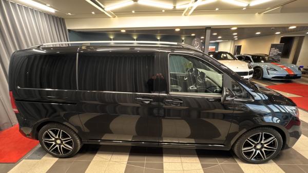 Melns Mercedes-Benz V 250 2017 Rīga, ar dzinēja tilpumu 2.00 L un nobraukumu 134 tūkst. km par 27190 €, foto 3 vietnē AUTOMOTO.COM.LV