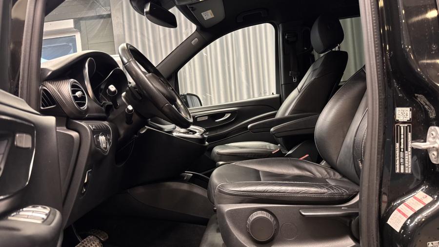 Black Mercedes-Benz V 250 2017 in Riga, with an engine capacity of 2.00 L and mileage of 134 thousand km for 27190 €, photo 7 on AUTOMOTO.COM.LV