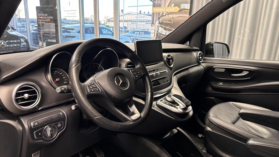Black Mercedes-Benz V 250 2017 in Riga, with an engine capacity of 2.00 L and mileage of 134 thousand km for 27190 €, photo 8 on AUTOMOTO.COM.LV