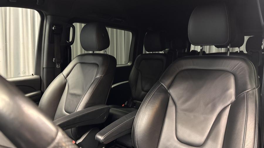 Black Mercedes-Benz V 250 2017 in Riga, with an engine capacity of 2.00 L and mileage of 134 thousand km for 27190 €, photo 9 on AUTOMOTO.COM.LV
