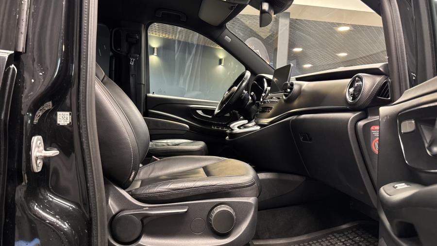 Black Mercedes-Benz V 250 2017 in Riga, with an engine capacity of 2.00 L and mileage of 134 thousand km for 27190 €, photo 10 on AUTOMOTO.COM.LV