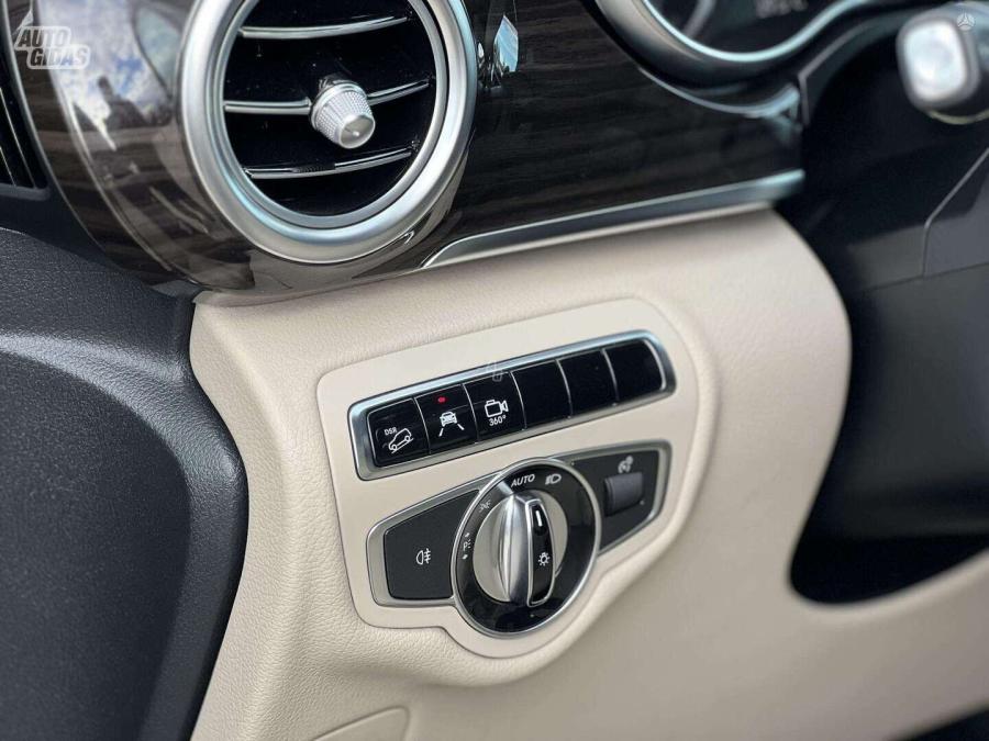 Black Mercedes-Benz V 250 2017 in Kaunas, with an engine capacity of 2.10 L and mileage of 300 thousand km for 29450 €, photo 21 on AUTOMOTO.COM.LV