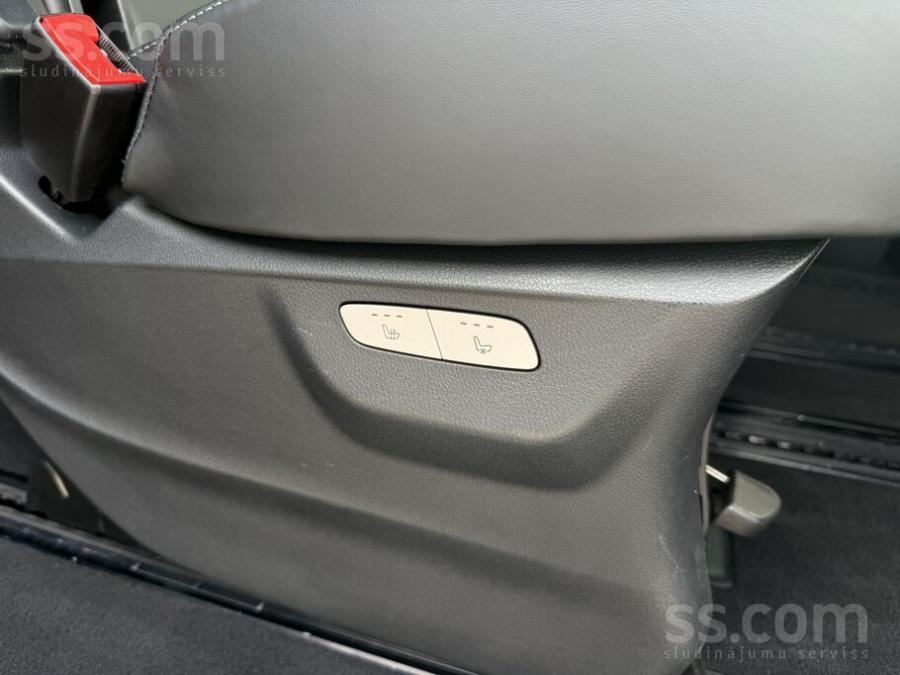 Black Mercedes-Benz V 250 2017 in Jelgava, with an engine capacity of 2.20 L and mileage of 0 thousand km for 33000 €, photo 26 on AUTOMOTO.COM.LV