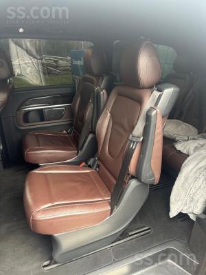 Black Mercedes-Benz V 250 2017 in Daugavpils, with an engine capacity of 2.10 L and mileage of 203 thousand km for 32000 €, photo 8 on AUTOMOTO.COM.LV