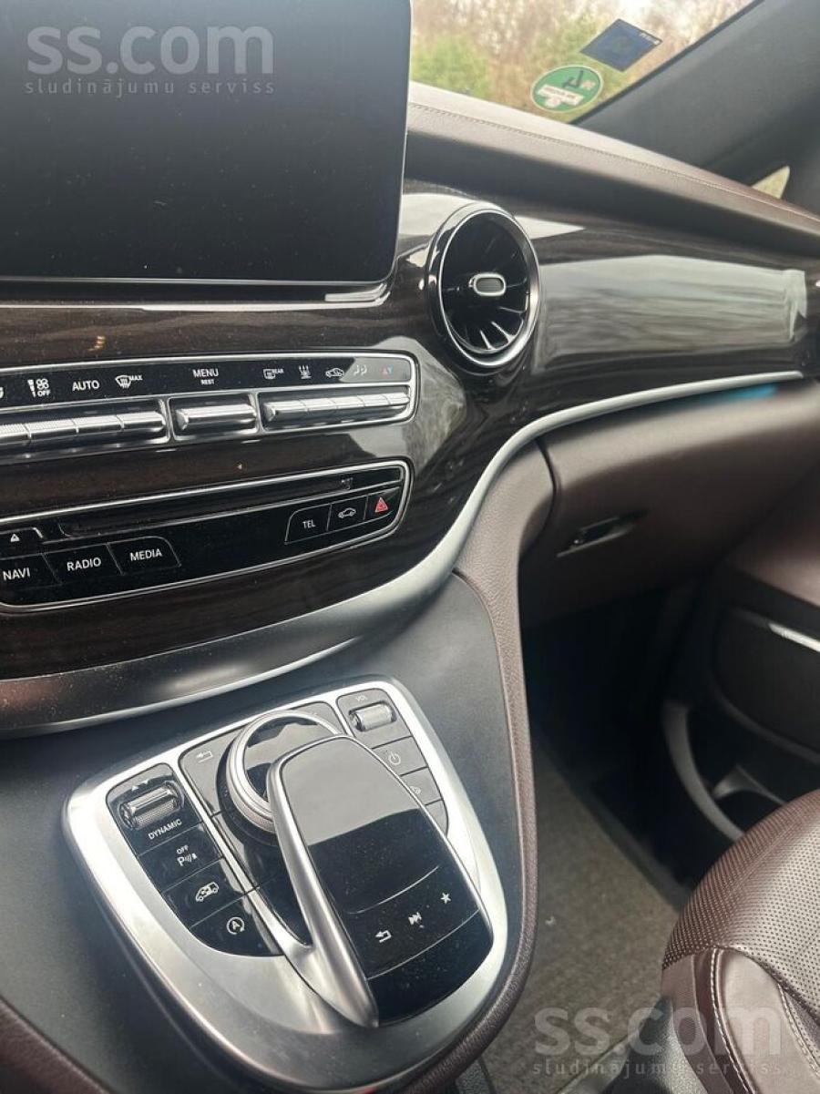 Black Mercedes-Benz V 250 2017 in Daugavpils, with an engine capacity of 2.10 L and mileage of 203 thousand km for 32000 €, photo 9 on AUTOMOTO.COM.LV