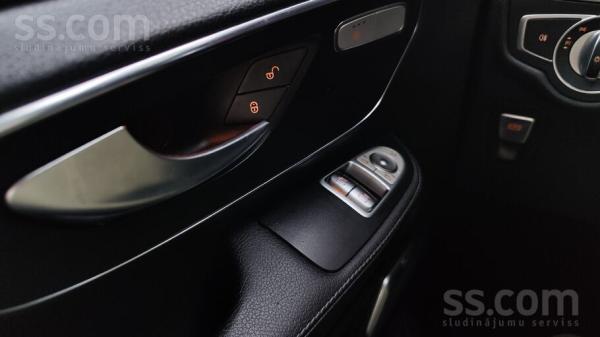 Mercedes-Benz V 250 2018 in Riga on AUTOMOTO.COM.LV Black Mercedes-Benz V 250 2018 in Riga, with an engine capacity of 2.20 L and mileage of 275 thousand km for 29950 €, photo 10 on AUTOMOTO.COM.LV
