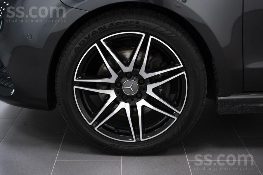 Black Mercedes-Benz V 250 2021 in Riga, with an engine capacity of 2.00 L and mileage of 119 thousand km for 42500 €, photo 16 on AUTOMOTO.COM.LV