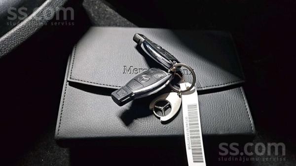 Black Mercedes-Benz V 250 2022 in Riga, with an engine capacity of 2.00 L and mileage of 147 thousand km for 42900 €, photo 8 on AUTOMOTO.COM.LV