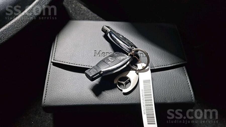 Black Mercedes-Benz V 250 2022 in Riga, with an engine capacity of 2.00 L and mileage of 147 thousand km for 42900 €, photo 9 on AUTOMOTO.COM.LV