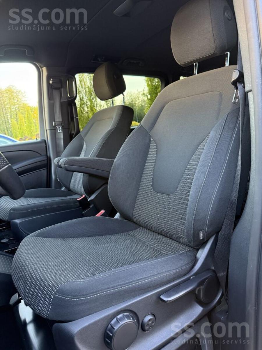 Black Mercedes-Benz V 250 2022 in Riga, with an engine capacity of 2.00 L and mileage of 147 thousand km for 42900 €, photo 15 on AUTOMOTO.COM.LV