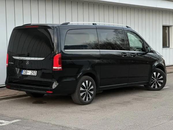 Black Mercedes-Benz V 250 2023 in Riga, with an engine capacity of 2.00 L and mileage of 44 thousand km for 55800 €, photo 3 on AUTOMOTO.COM.LV