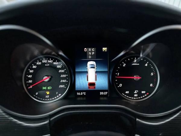 Black Mercedes-Benz V 250 2023 in Riga, with an engine capacity of 2.00 L and mileage of 44 thousand km for 55800 €, photo 7 on AUTOMOTO.COM.LV