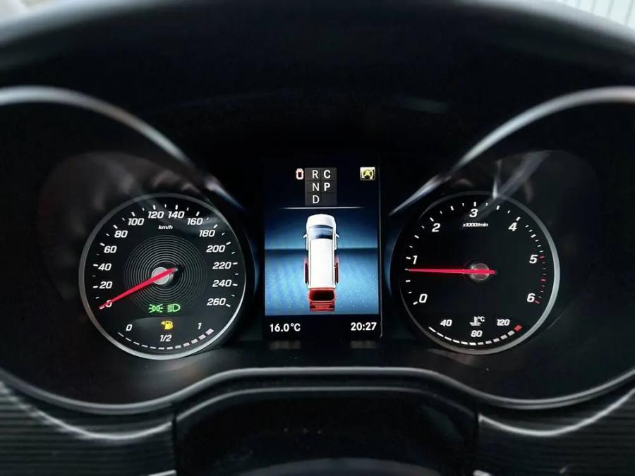 Black Mercedes-Benz V 250 2023 in Riga, with an engine capacity of 2.00 L and mileage of 44 thousand km for 55800 €, photo 8 on AUTOMOTO.COM.LV