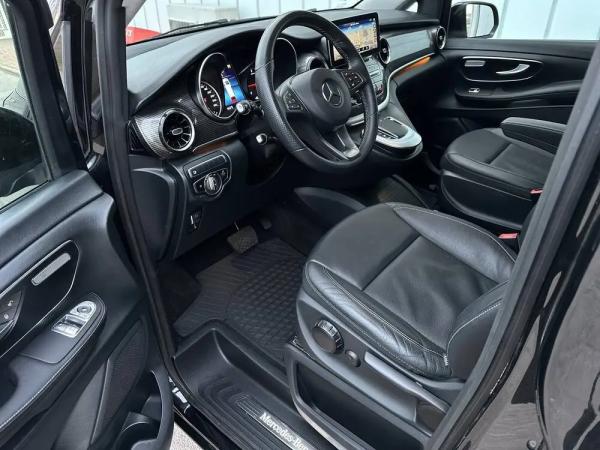 Black Mercedes-Benz V 250 2023 in Riga, with an engine capacity of 2.00 L and mileage of 44 thousand km for 55800 €, photo 9 on AUTOMOTO.COM.LV