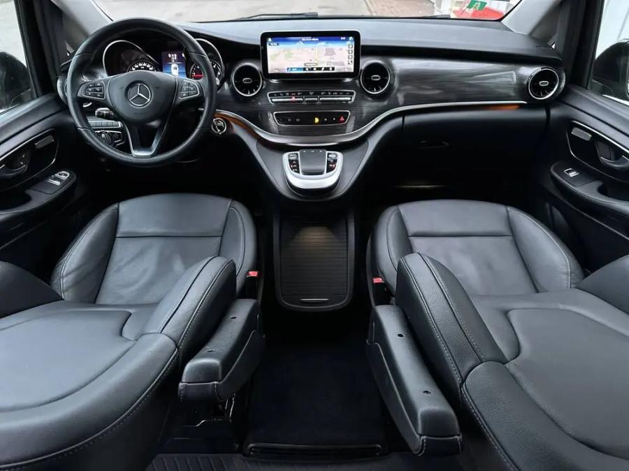 Black Mercedes-Benz V 250 2023 in Riga, with an engine capacity of 2.00 L and mileage of 44 thousand km for 55800 €, photo 14 on AUTOMOTO.COM.LV