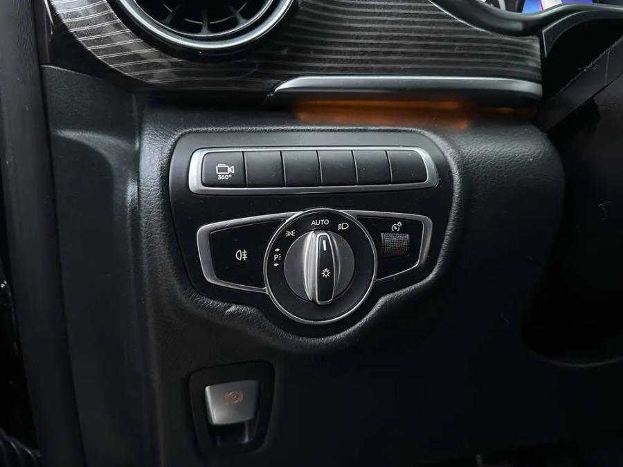 Black Mercedes-Benz V 250 2023 in Riga, with an engine capacity of 2.00 L and mileage of 44 thousand km for 55800 €, photo 15 on AUTOMOTO.COM.LV