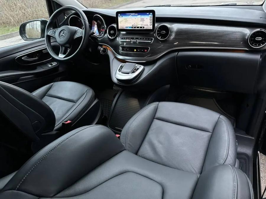 Black Mercedes-Benz V 250 2023 in Riga, with an engine capacity of 2.00 L and mileage of 44 thousand km for 55800 €, photo 16 on AUTOMOTO.COM.LV