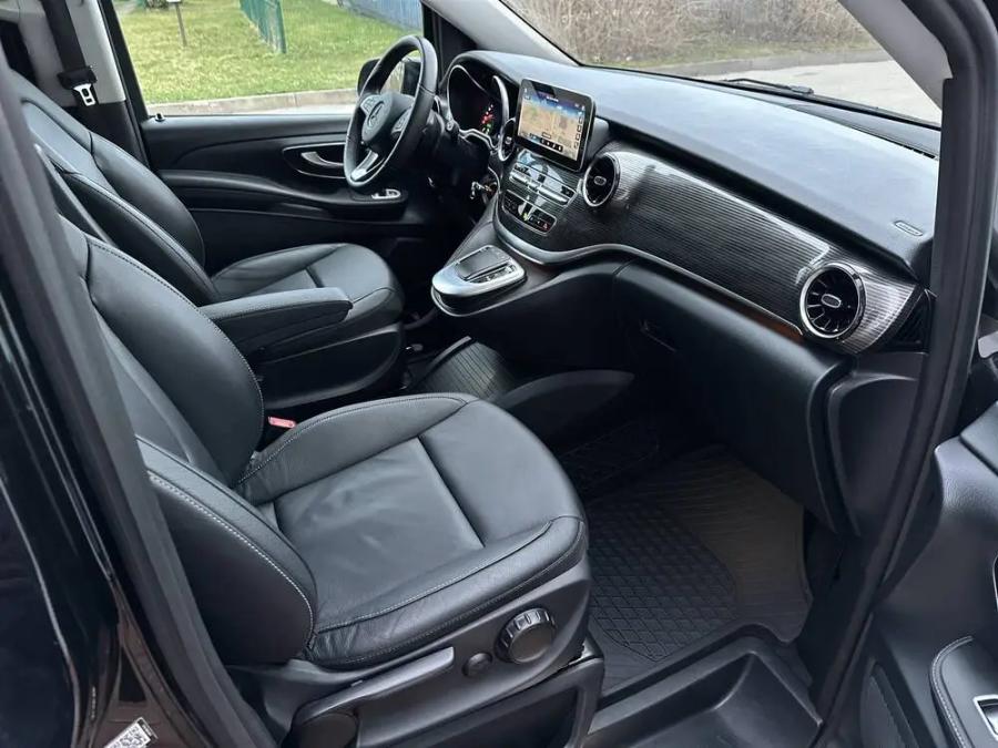 Black Mercedes-Benz V 250 2023 in Riga, with an engine capacity of 2.00 L and mileage of 44 thousand km for 55800 €, photo 18 on AUTOMOTO.COM.LV