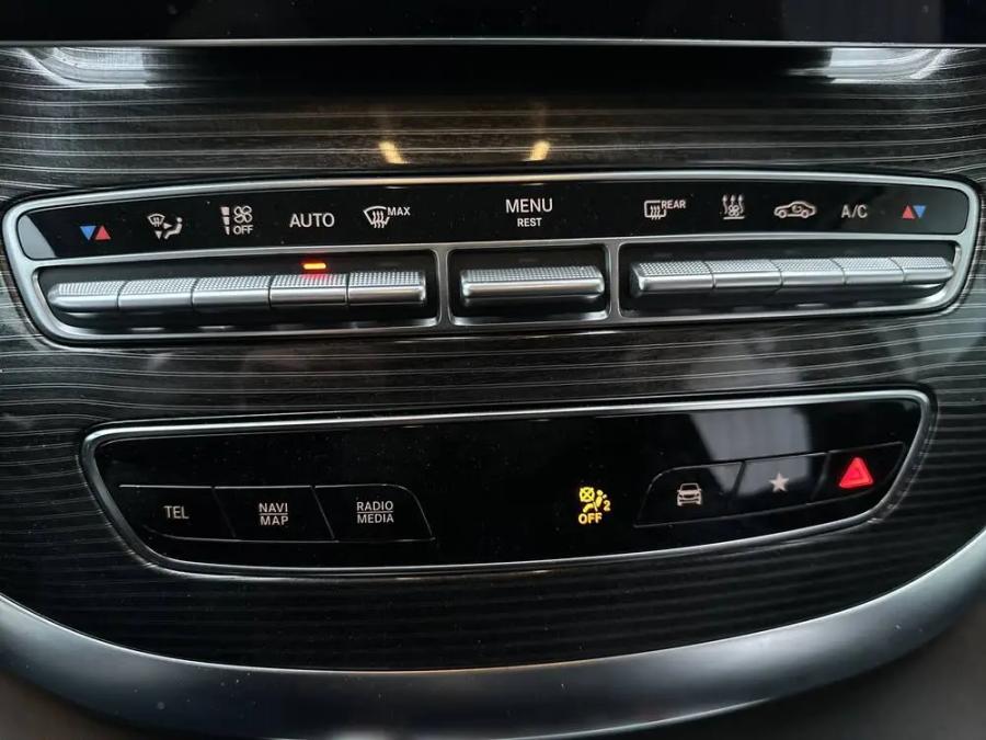Black Mercedes-Benz V 250 2023 in Riga, with an engine capacity of 2.00 L and mileage of 44 thousand km for 55800 €, photo 23 on AUTOMOTO.COM.LV