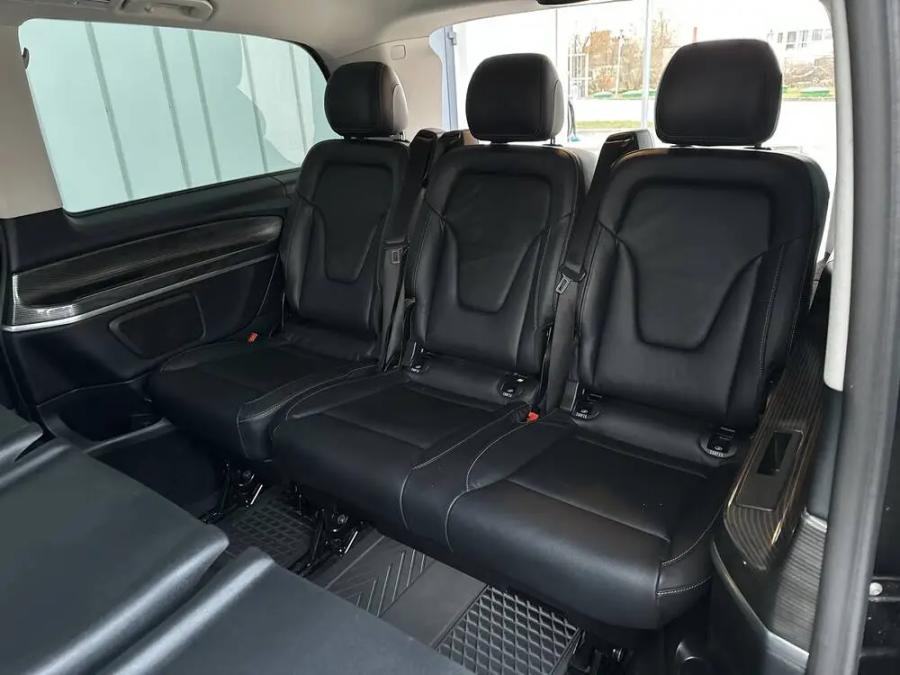 Black Mercedes-Benz V 250 2023 in Riga, with an engine capacity of 2.00 L and mileage of 44 thousand km for 55800 €, photo 27 on AUTOMOTO.COM.LV