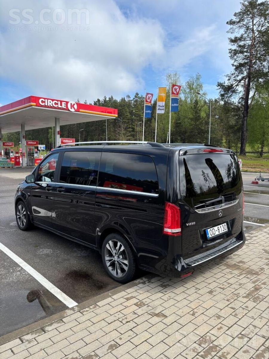 Black Mercedes-Benz V 250 2014 in Riga, with an engine capacity of 2.20 L and mileage of 157 thousand km for 33000 €, photo 4 on AUTOMOTO.COM.LV