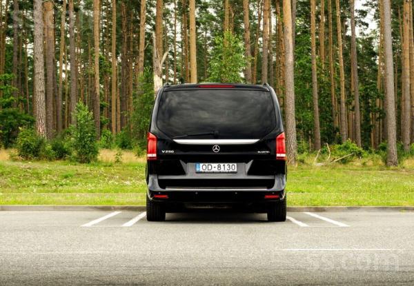 Black Mercedes-Benz V 250 2014 in Riga, with an engine capacity of 2.20 L and mileage of 157 thousand km for 28790 €, photo 6 on AUTOMOTO.COM.LV