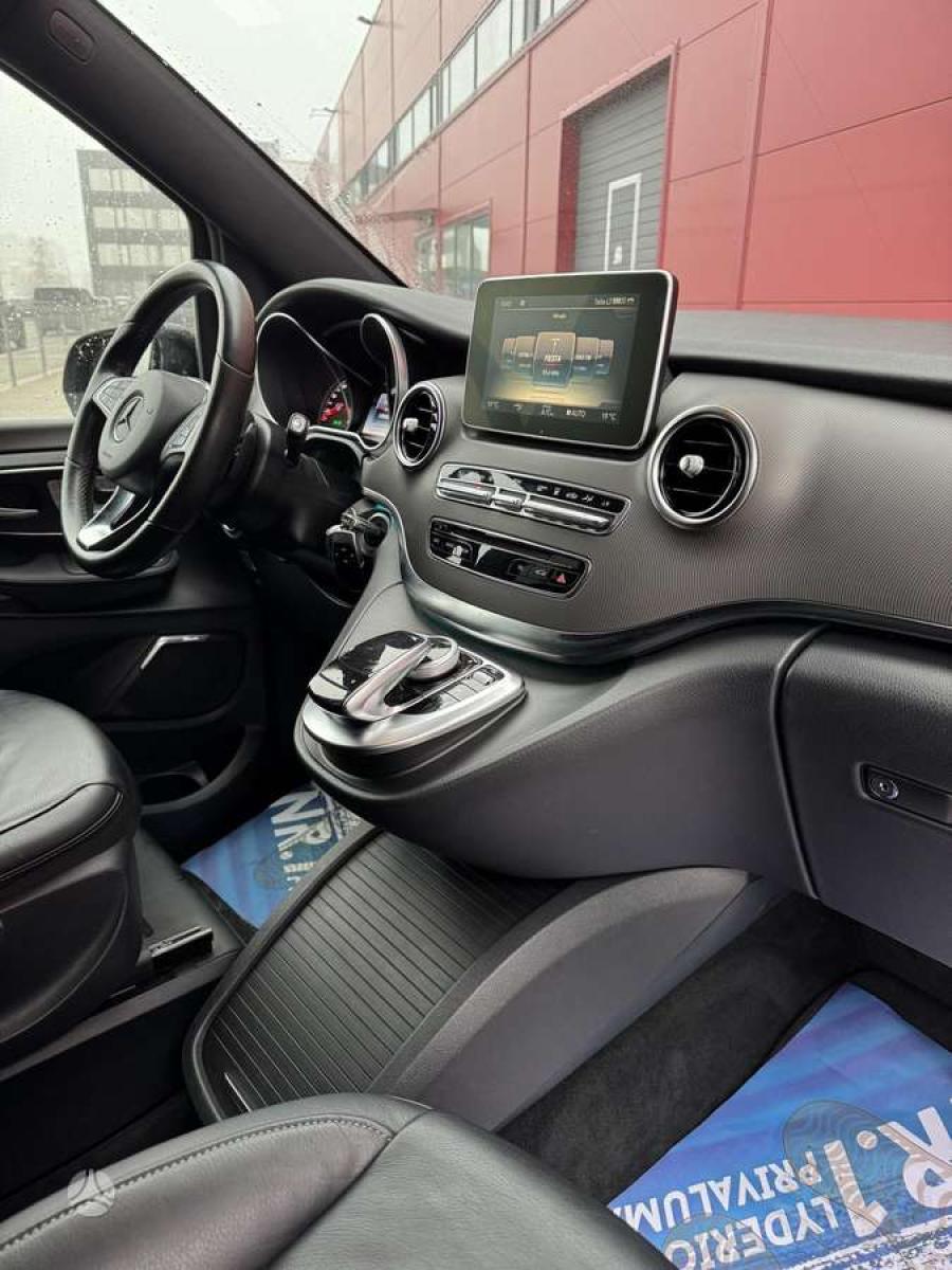 Black Mercedes-Benz V 250 2015 in Kaunas, with an engine capacity of 2.14 L and mileage of 175 thousand km for 25999 €, photo 5 on AUTOMOTO.COM.LV