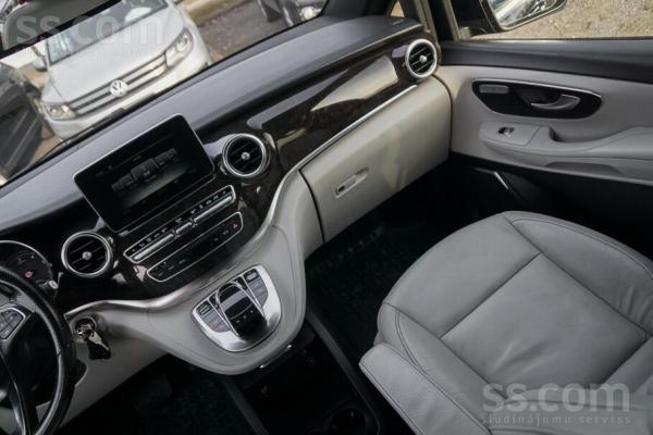 Black Mercedes-Benz V 250 2015 in Riga, with an engine capacity of 2.20 L and mileage of 367 thousand km for 22990 €, photo 9 on AUTOMOTO.COM.LV